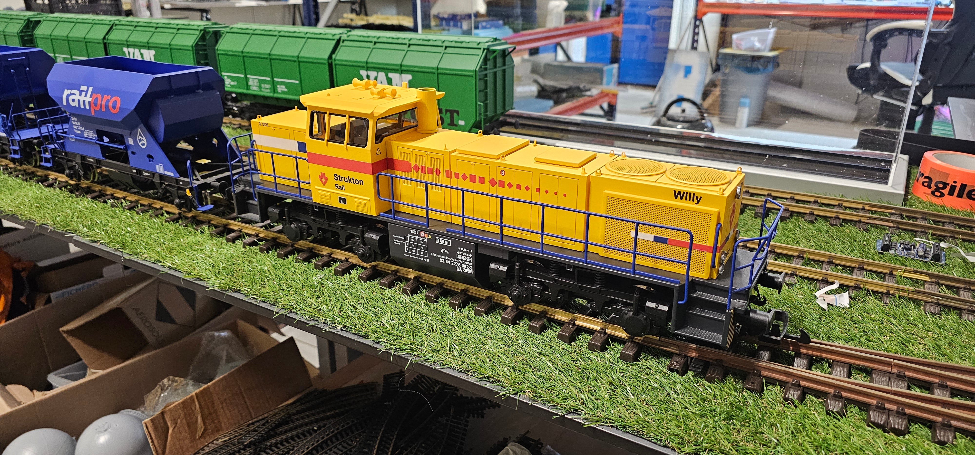 NS 6400 Locomotive – Big Scale Trains